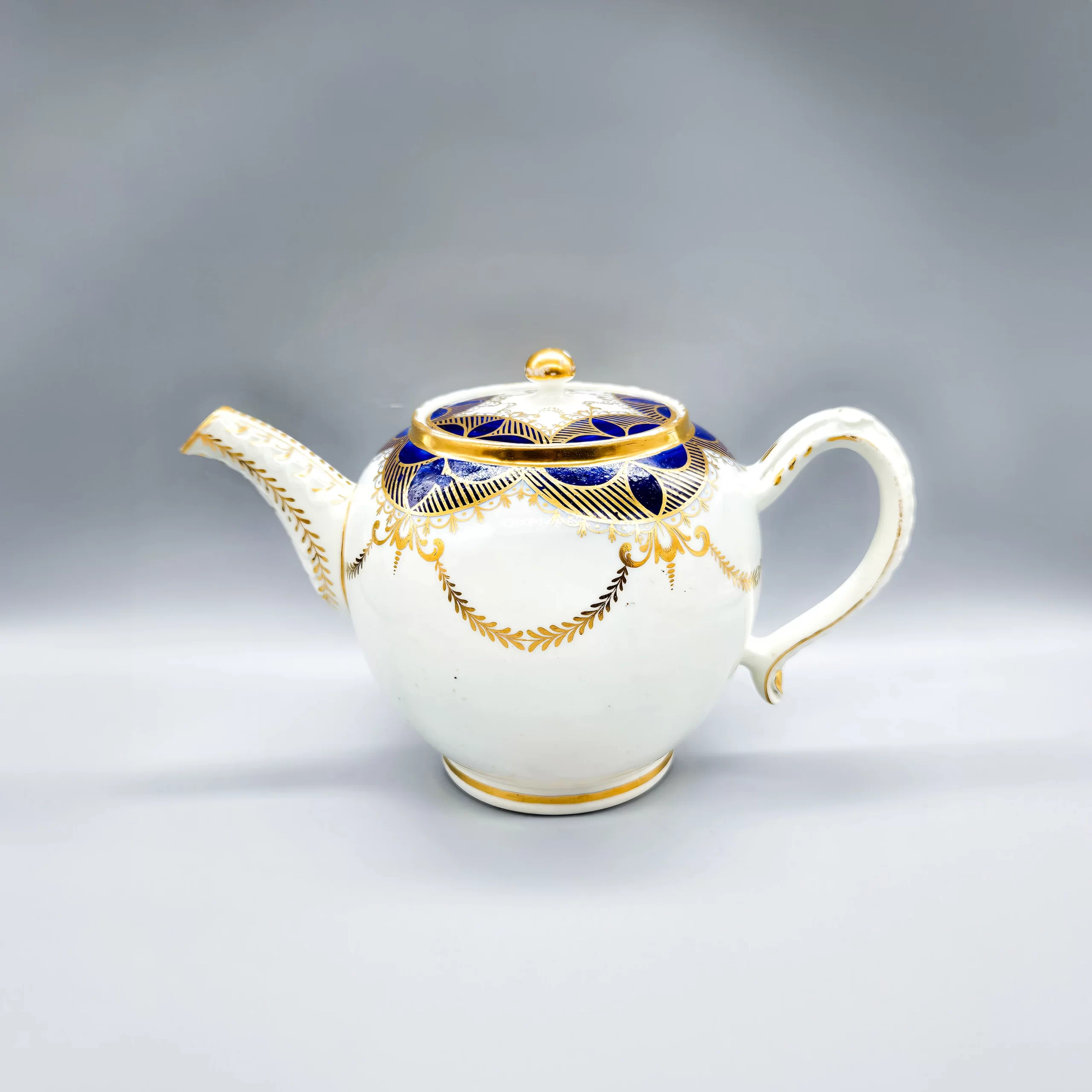 A Caughley teapot and cover of bullet form, circa 1780-85 - Jill ...