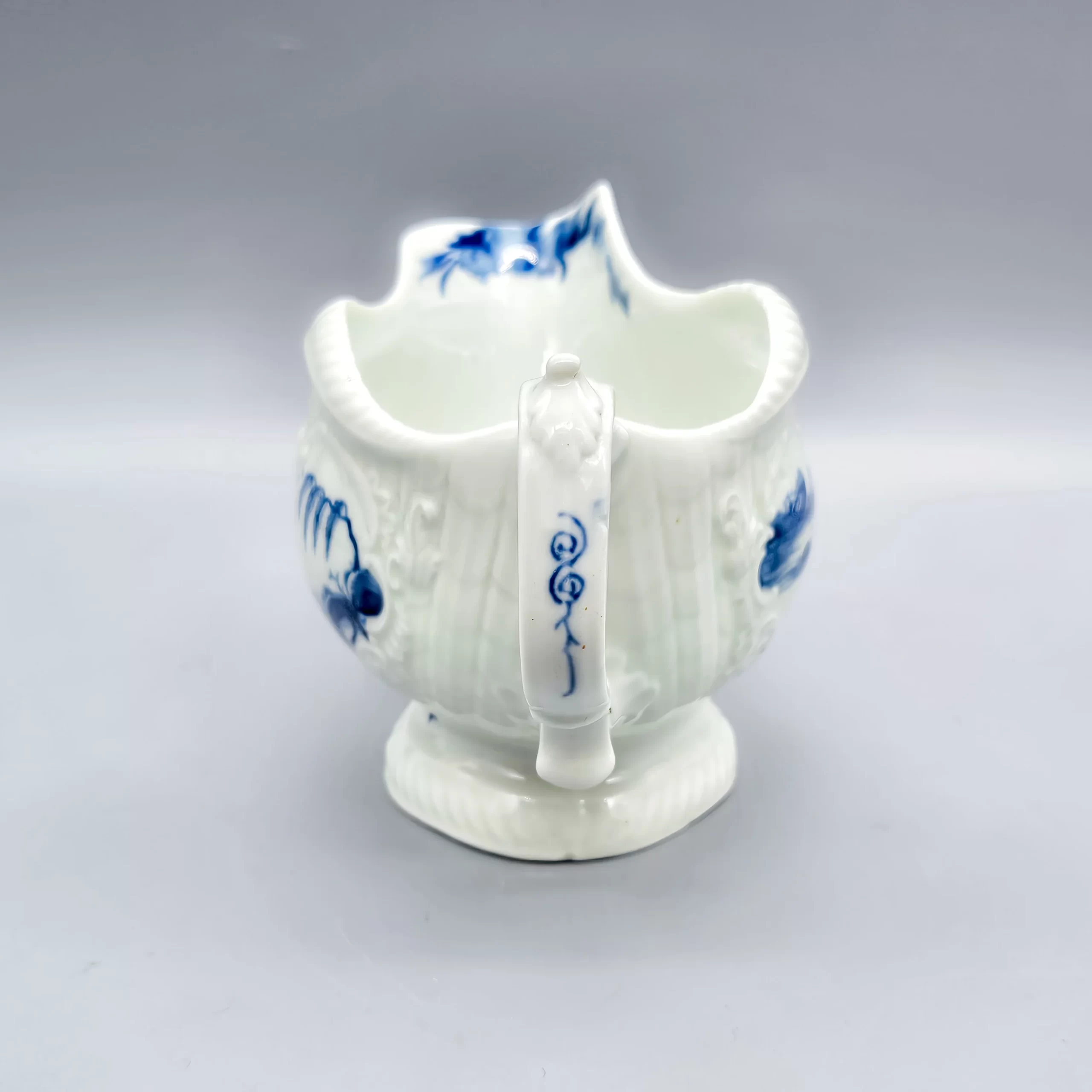 A Worcester sauceboat, circa 1765 - Jill Gosling Ceramics