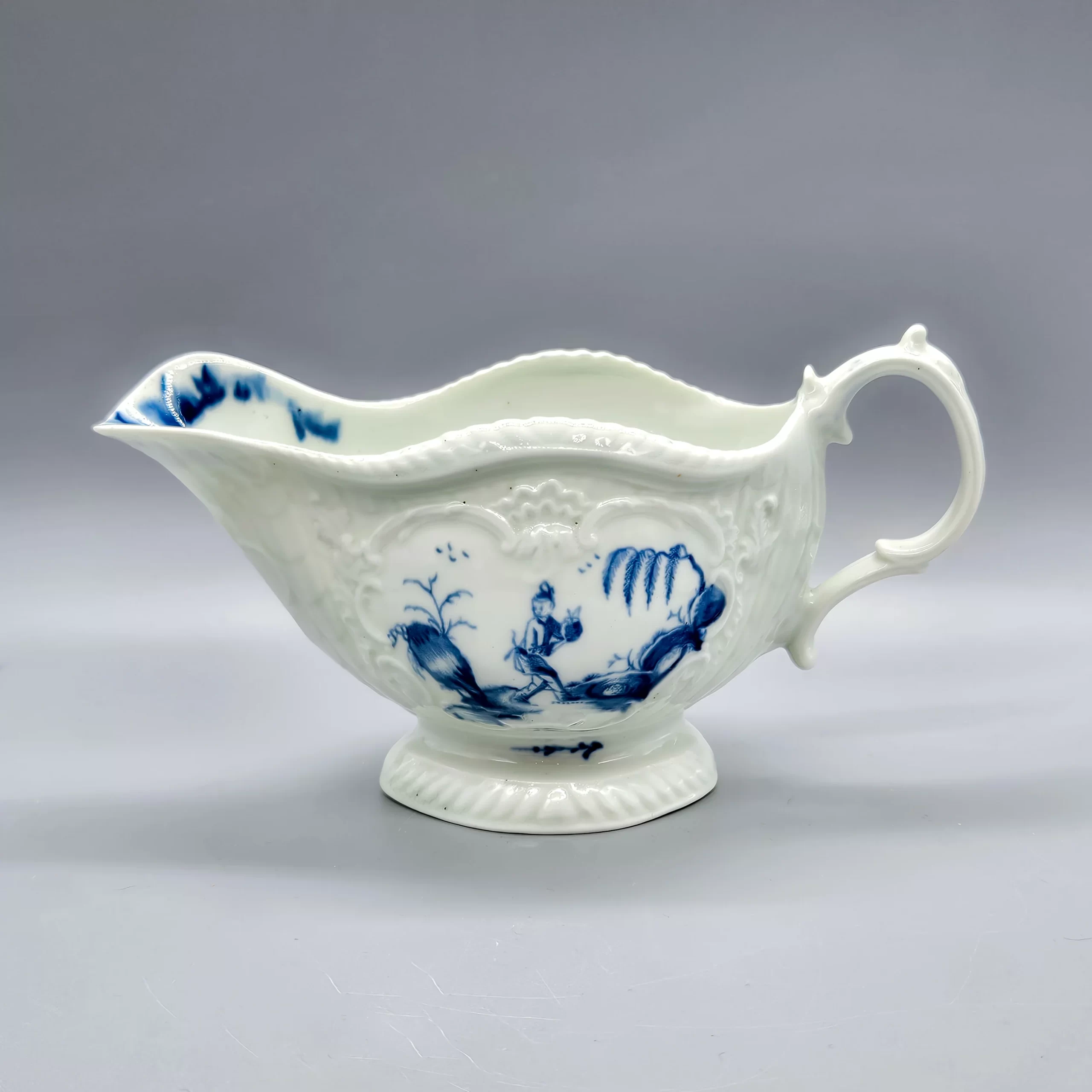 A Worcester sauceboat, circa 1765 - Jill Gosling Ceramics