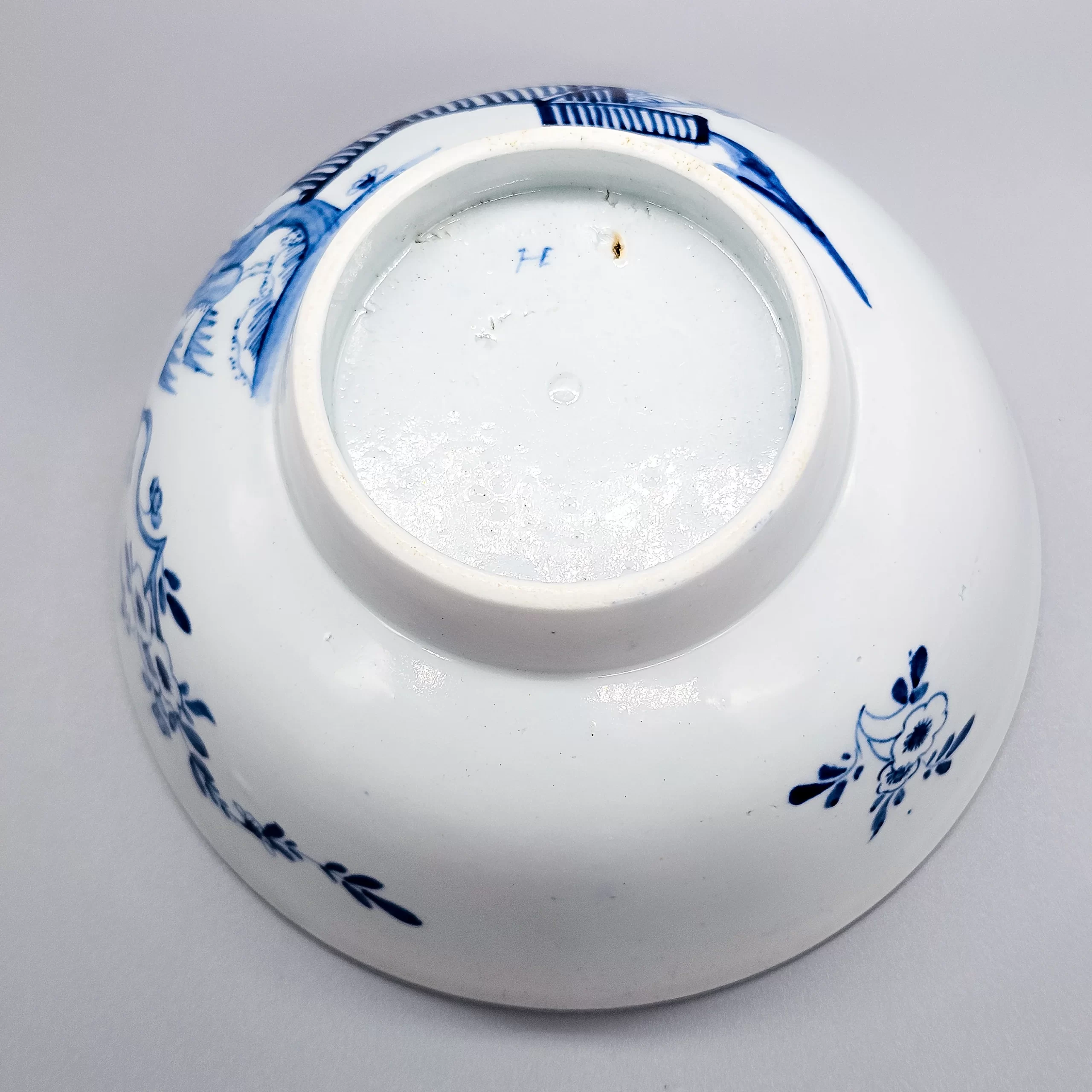 An early Worcester slop bowl, circa 1755 - Jill Gosling Ceramics